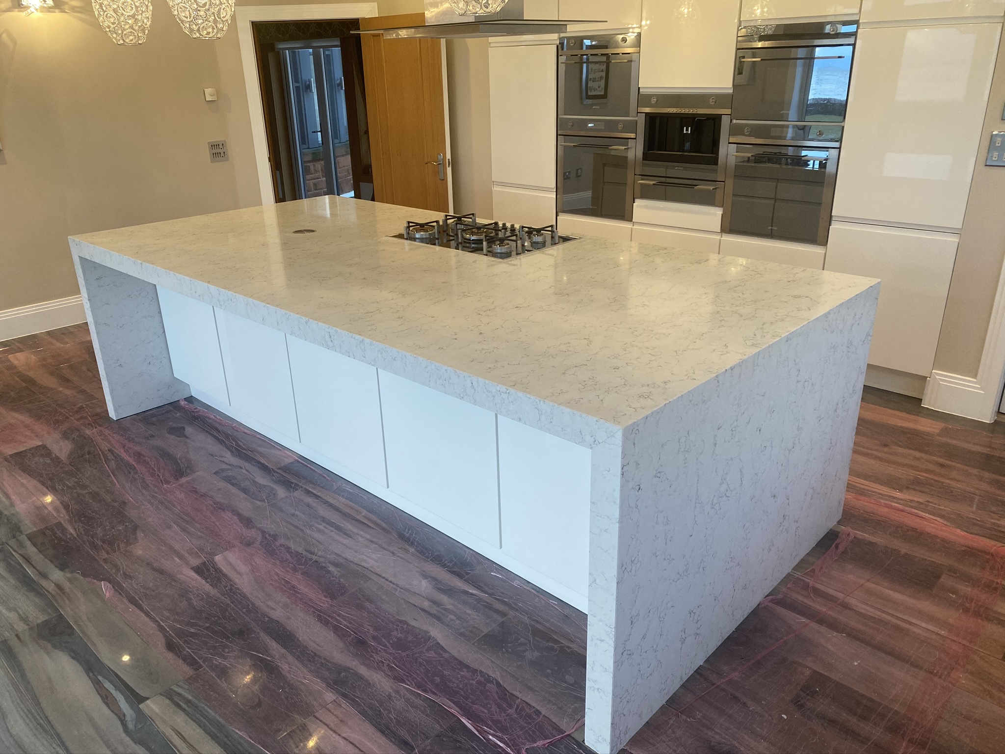 White Arabesque – Seamill – Granite, Marble & Quartz Worktops